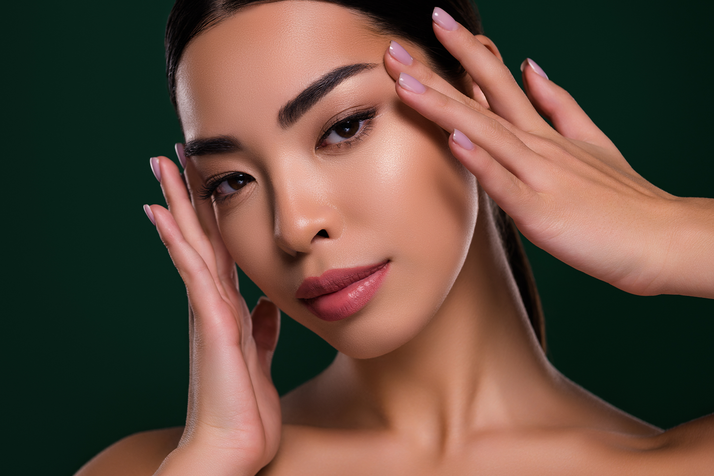 Farging og forming av bryn og vipper hos Dronn Spa | Let's deal