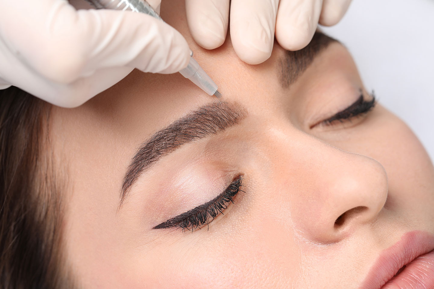 Kosmetisk tatuering med microblading hos MK DOLLS | Let’s deal