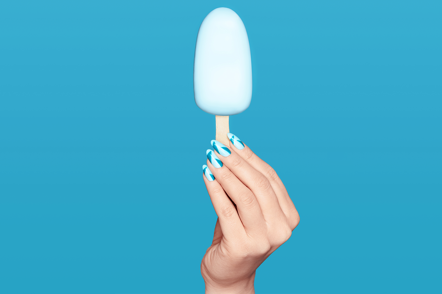 Manikyr og pedikyr med shellac hos Negler av Åshild | Let's deal