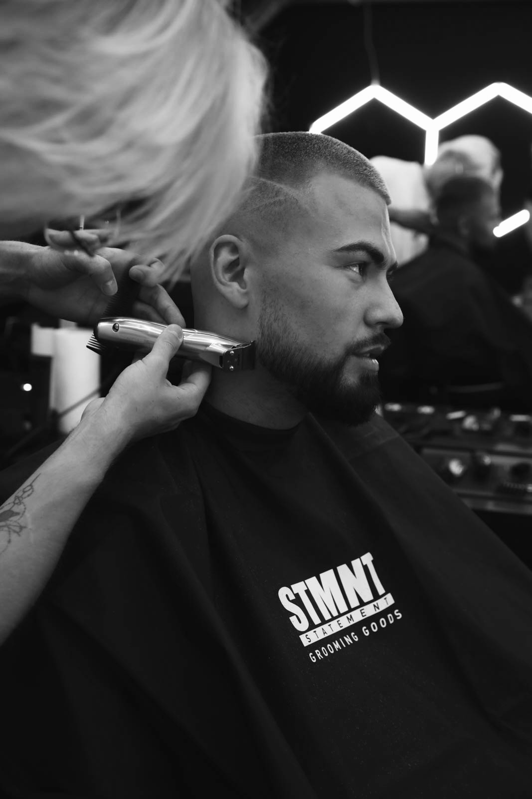 Hårklipp og trim av skjegg hos Dr. Shave, barber i Oslo Sentrum | Let's ...