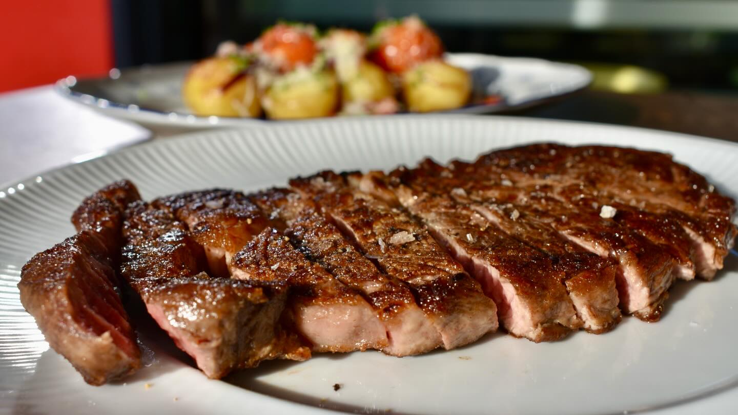 Velg mellom Entrecôte eller Pasta med Entrecôte + en enhet hos Haus di ...