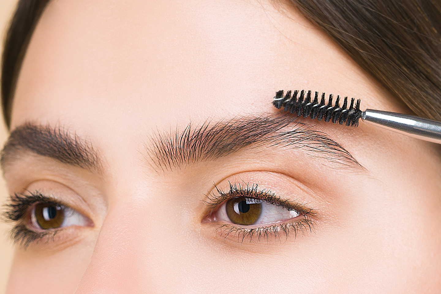 Färgning av fransar och bryn inkl. ögonbrynsplockning | Let’s deal