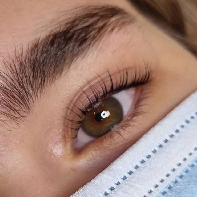 Vippeløft med farge hos Hudpleie Studio Bønes | Let's deal