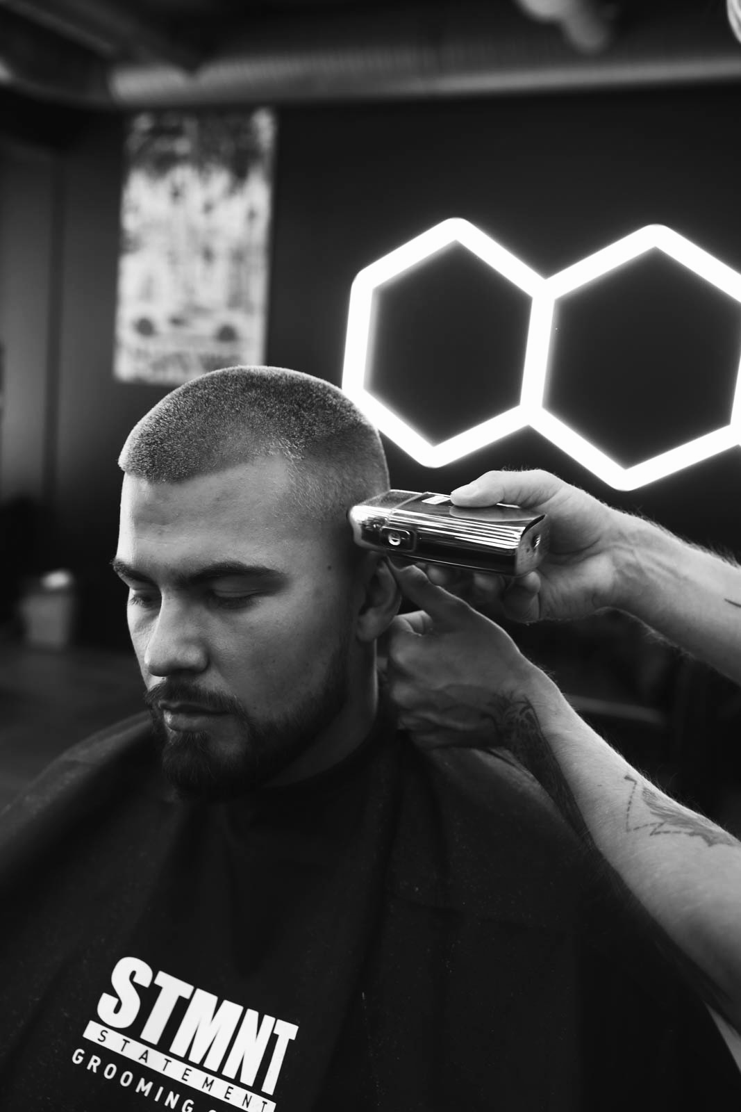 Hårklipp og trim av skjegg hos Dr. Shave, barber i Oslo Sentrum | Let's ...