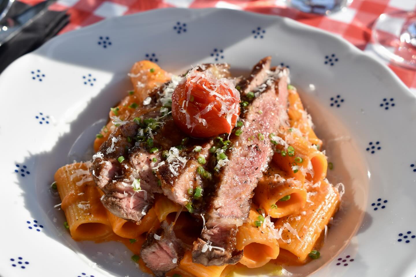 Velg mellom Entrecôte eller Pasta med Entrecôte + en enhet hos Haus di ...