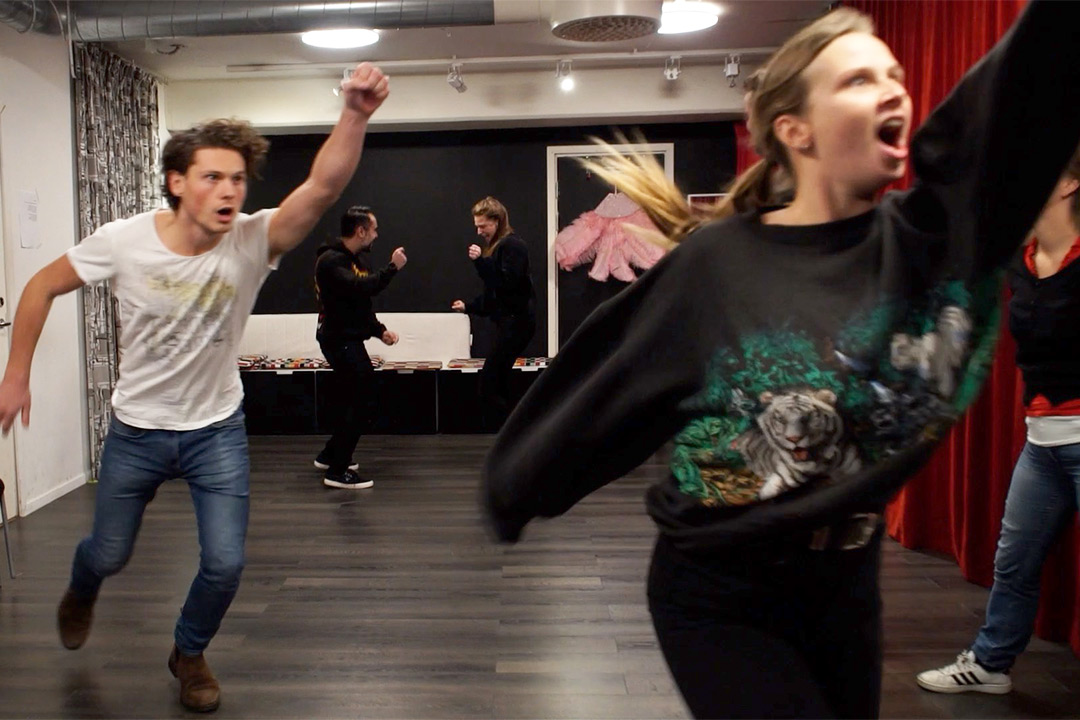 Lär dig improvisera - Endagskurs i improvisationsteater | Let’s deal