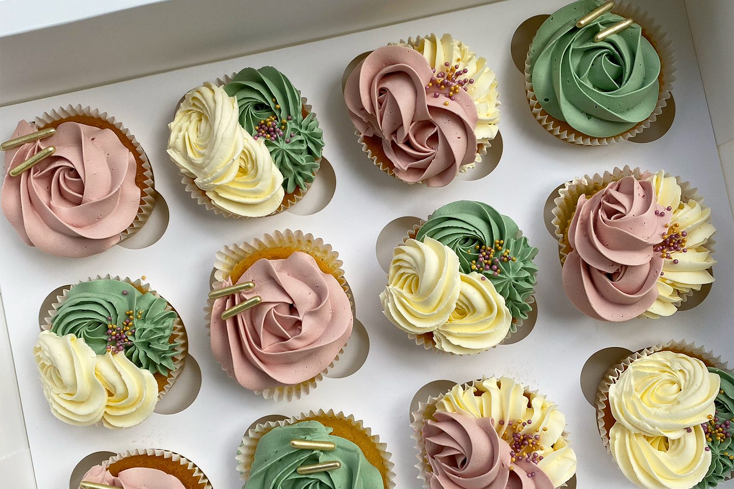 Cupcakes med vanilje eller sjokoladesmak fra Det Søte Bakeriet | Let's deal