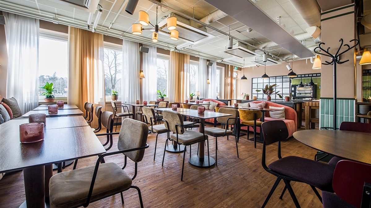 En natt för 2 eller familjen inkl. frukostbuffé på Hotel Giò i Solna ...