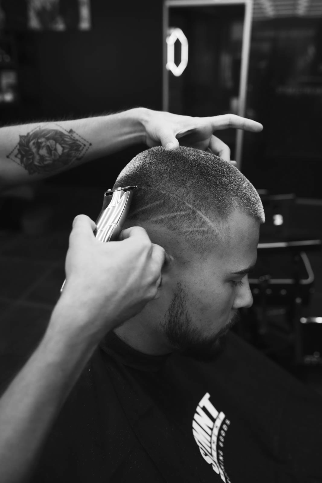 Hårklipp og trim av skjegg hos Dr. Shave, barber i Oslo Sentrum | Let's ...